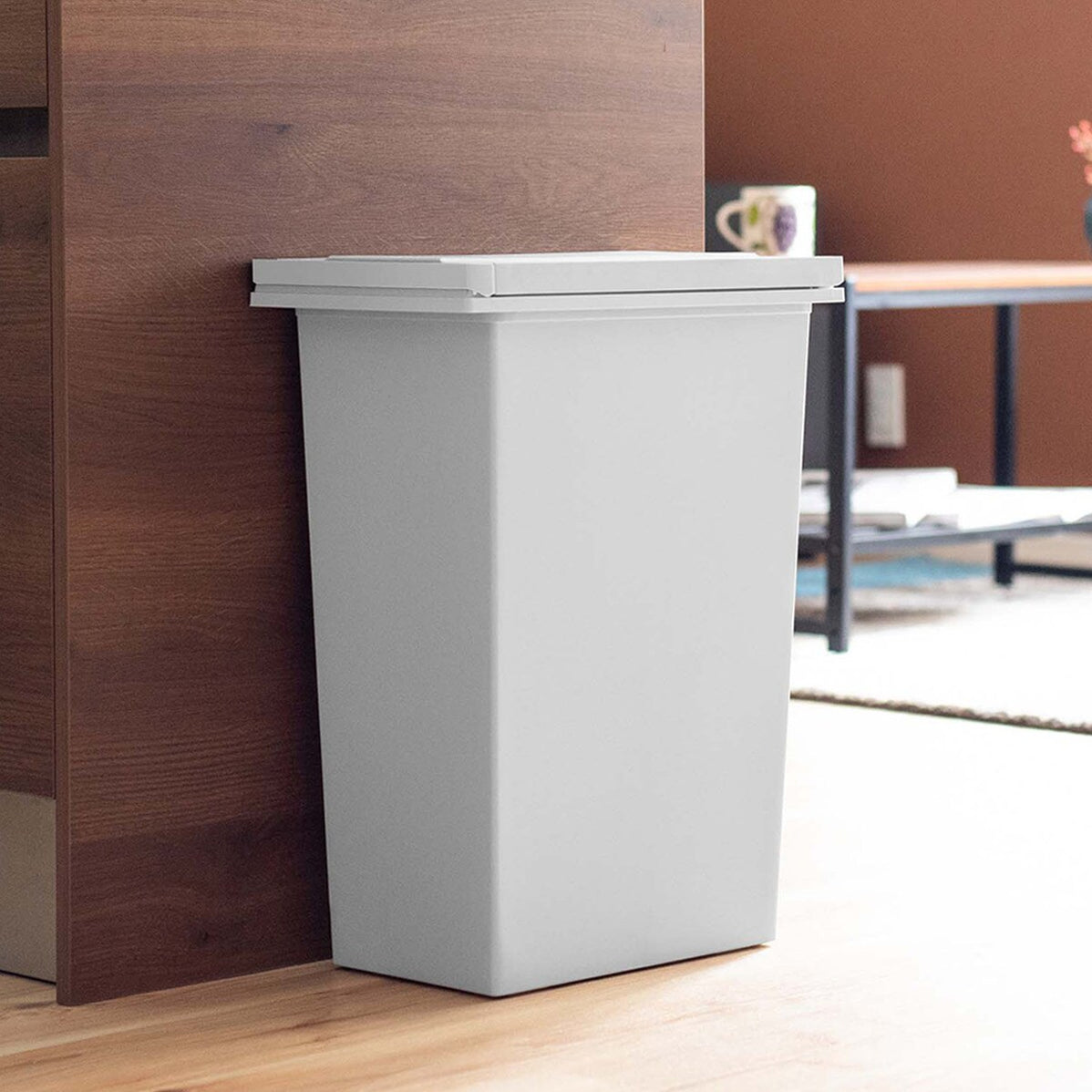 TRASH BINS & DUST BOXES