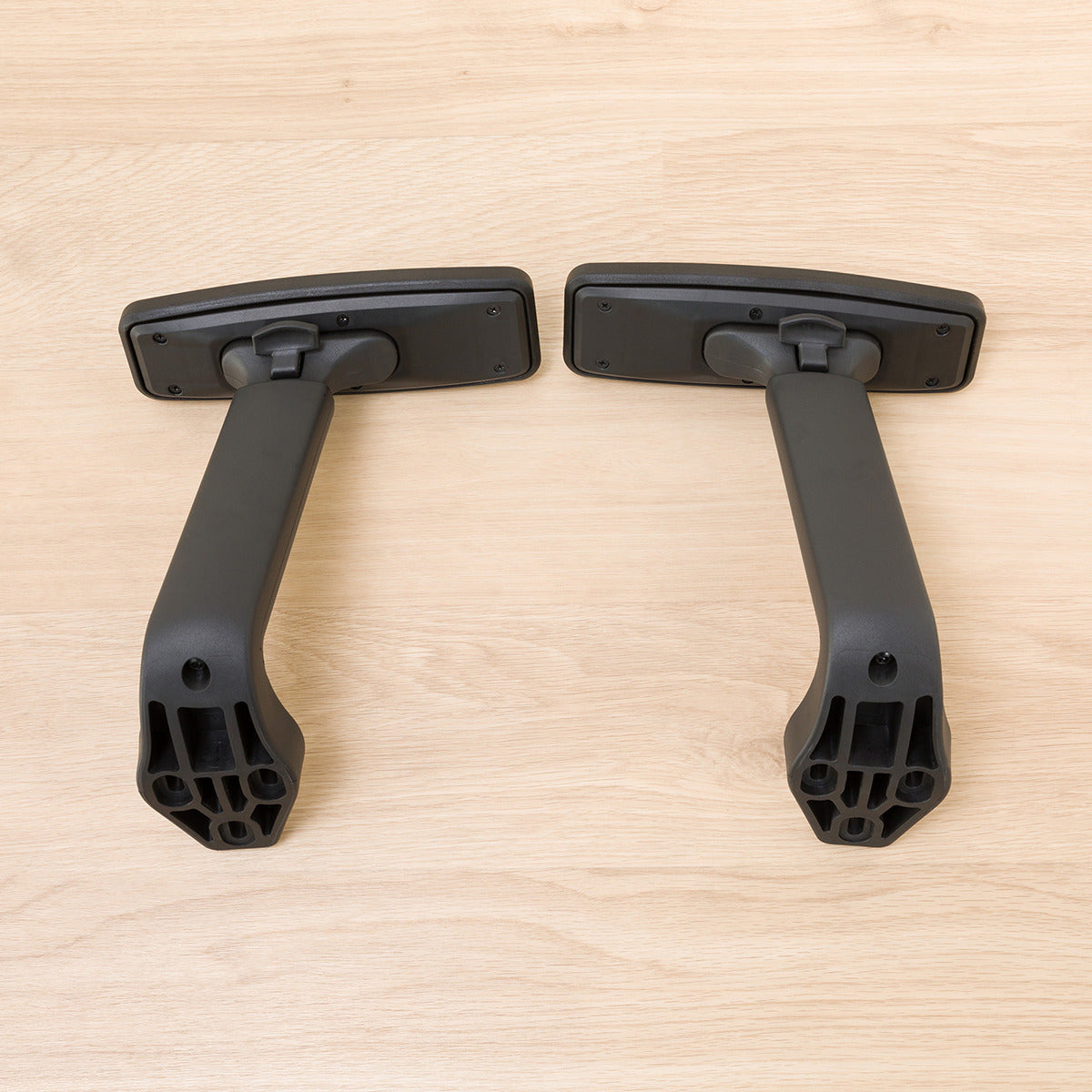 OPTIONAL LIFTING ARMREST TARGET